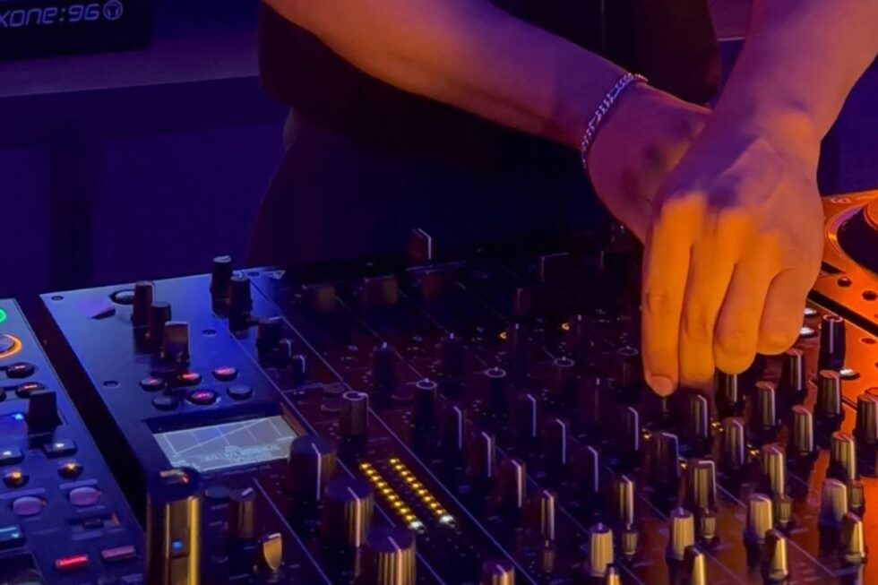 DJ, DICIEMBRE ES TU MEJOR BOOKING (SI SABES JUGARLO) | El Espacio